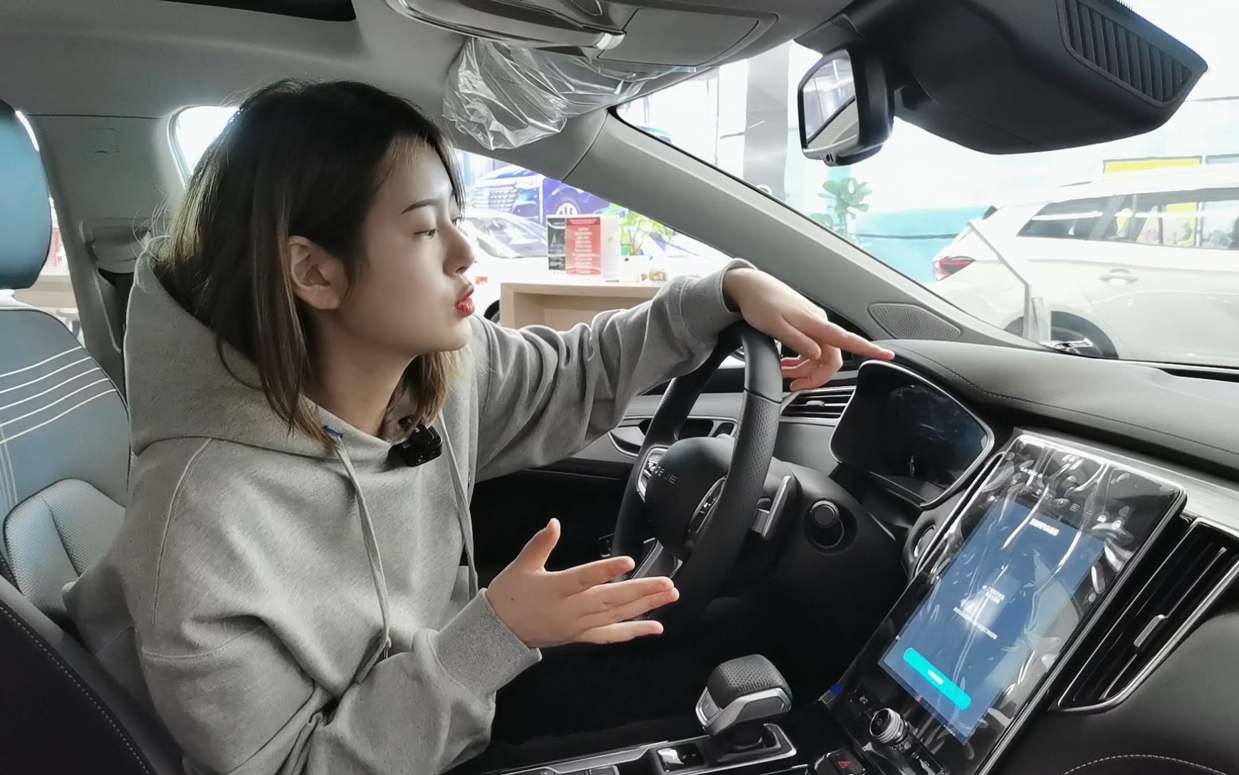 荣威ei6 MAX,中控区域尽显科技感