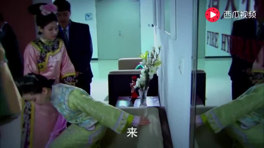 刘诗诗竟然遇见一个长得跟自己一模一样的人,是个参加选秀的模特