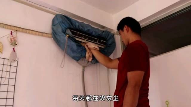 看看专业师傅怎么清洗空调,脏水的颜色像墨水,感觉每天在吸灰尘