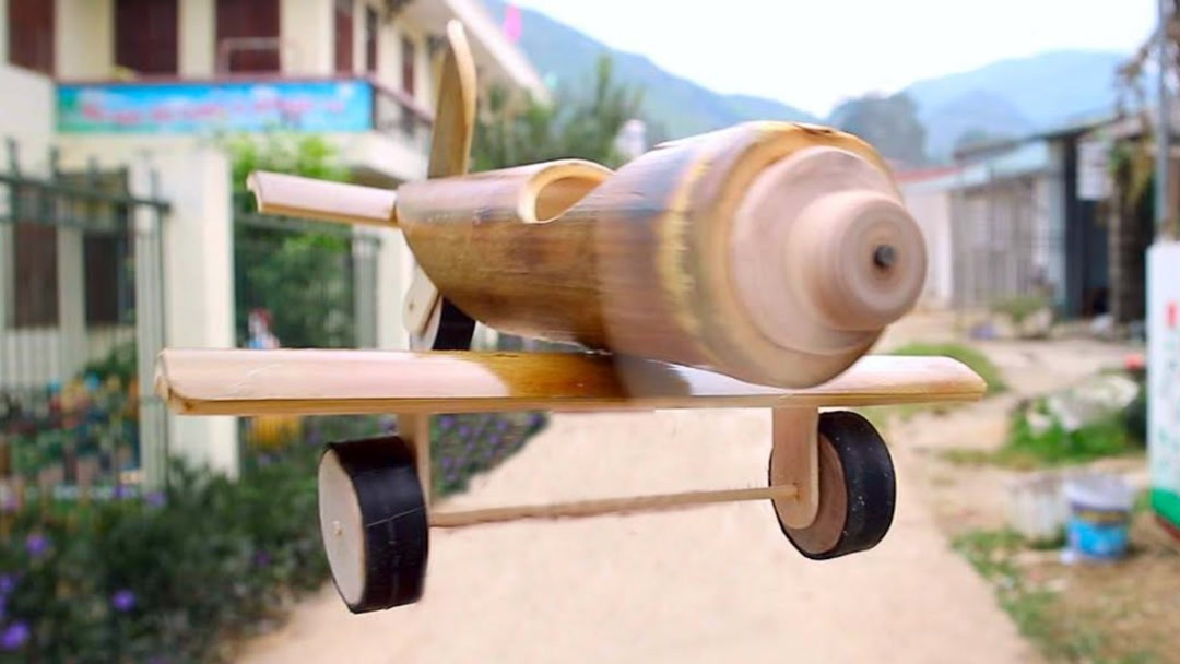 长见识了!如何用竹子制作一个战斗机模型,这动手能力不是一般强