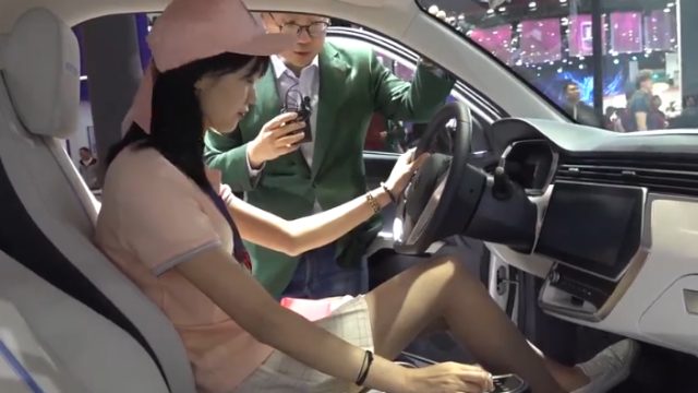 老师看车别看腿! 凹凸哥2019上海车展和你聊大乘汽车E20