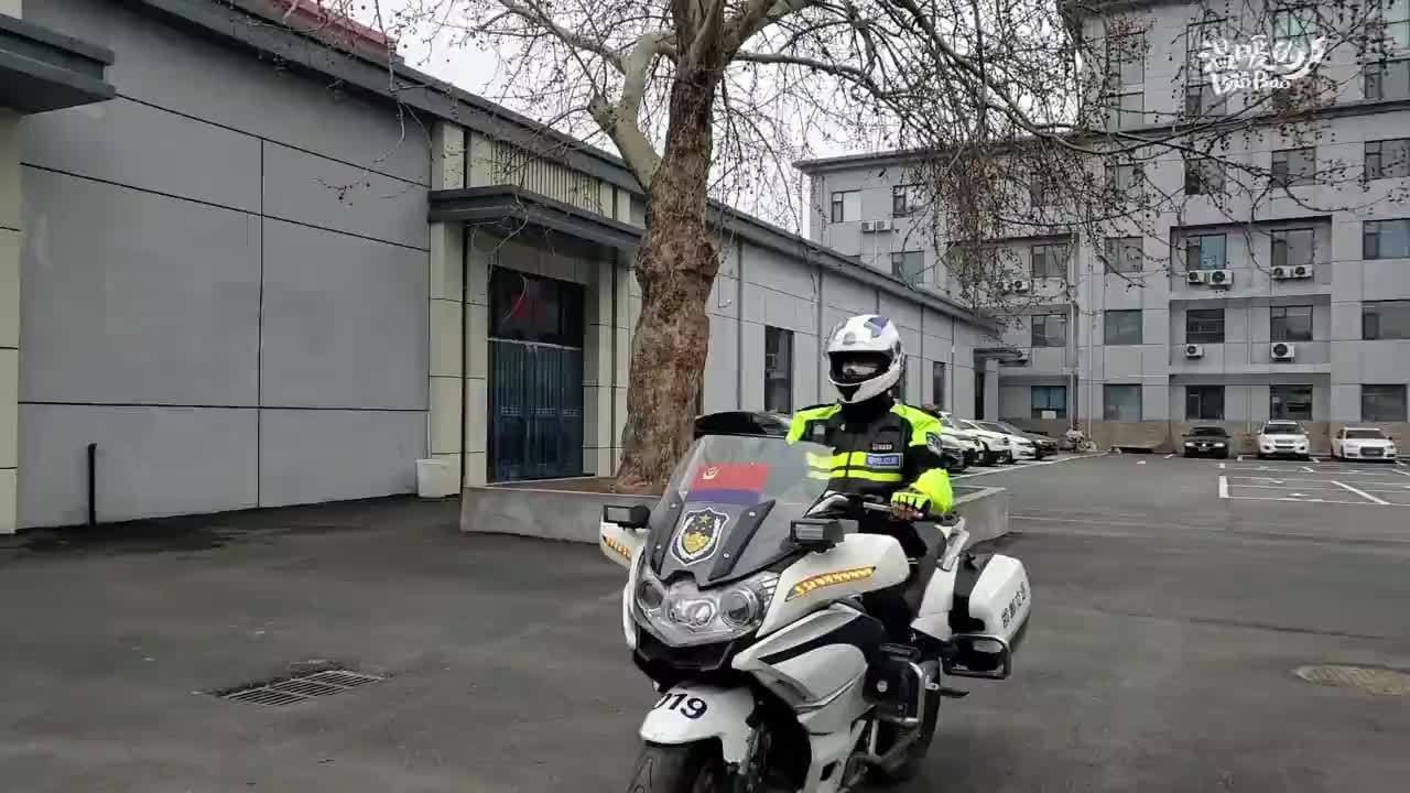 邯郸交警小哥哥教你正确选购佩戴头盔