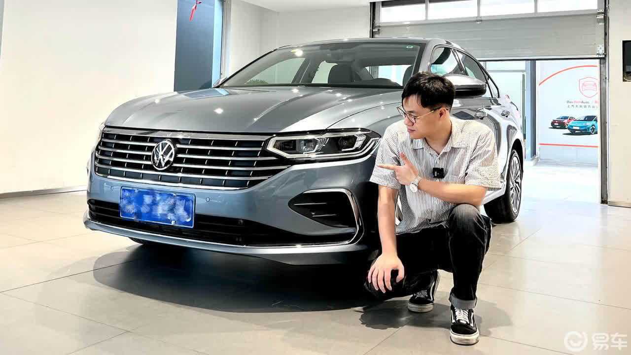 实拍2023款朗逸:双前脸+内饰升级,新增1.2T版本,多少钱值得入手?