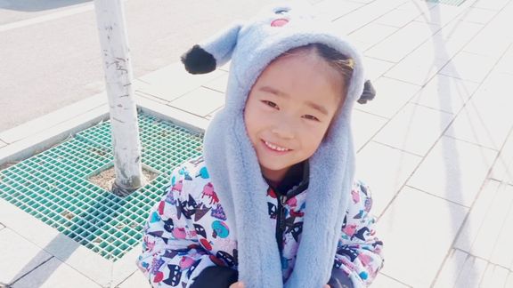 苒苒下班喽,妈妈给买了什么好吃的?在路上就馋的闻见香味啦