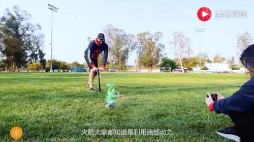 空瓶子和水压可能模拟"火箭升空"吗?老外亲自尝试,效果太赞了