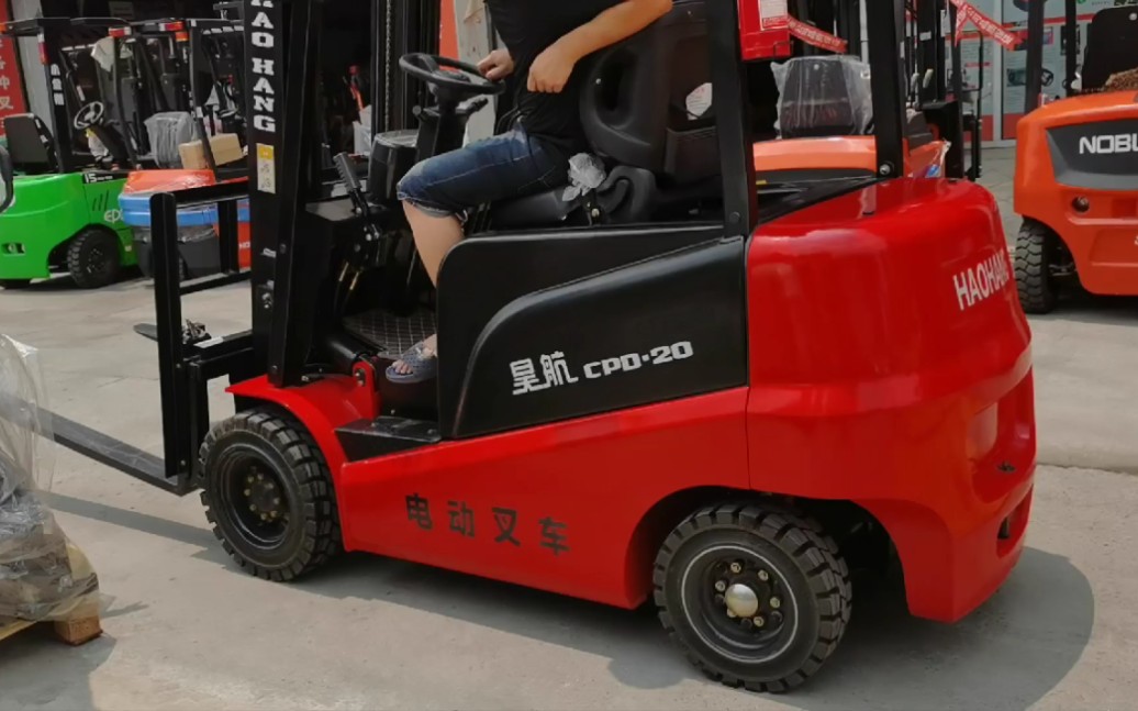 2吨锂电池电动叉车使用视频你开心就好18631763444