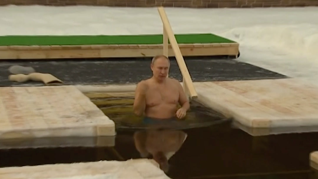 零下20度!68岁俄罗斯总统普京全身浸入冰水3次庆祝节日