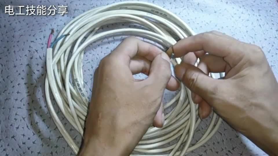 老电工用的这招,查电线通断比万用表还好用,长见识了