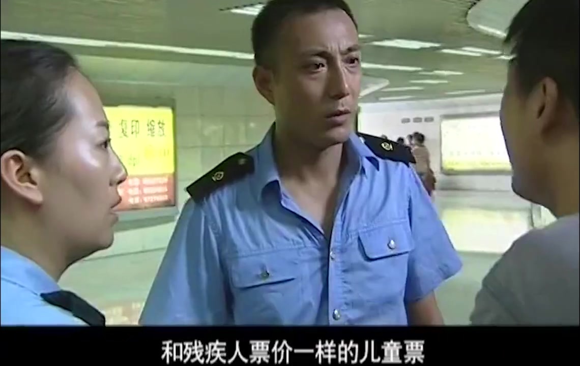 残疾人没残疾证,被检票员拦着不让过,退役武警:你有人证吗
