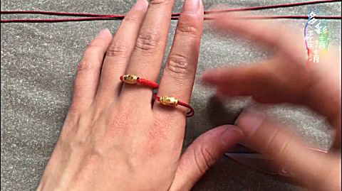 红绳戒指的编法二:平结红绳戒指的编法 怎么编红绳戒指