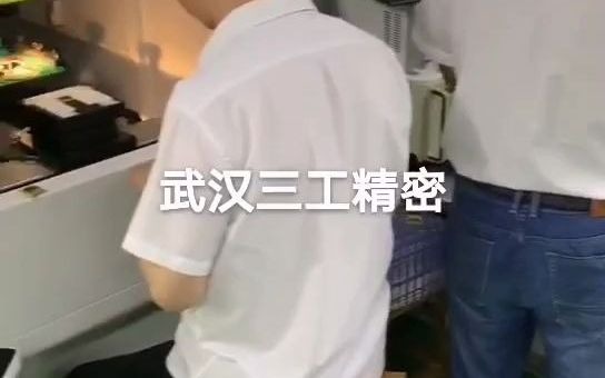 油门踏板传感器激光调阻客户现场 激光调阻机