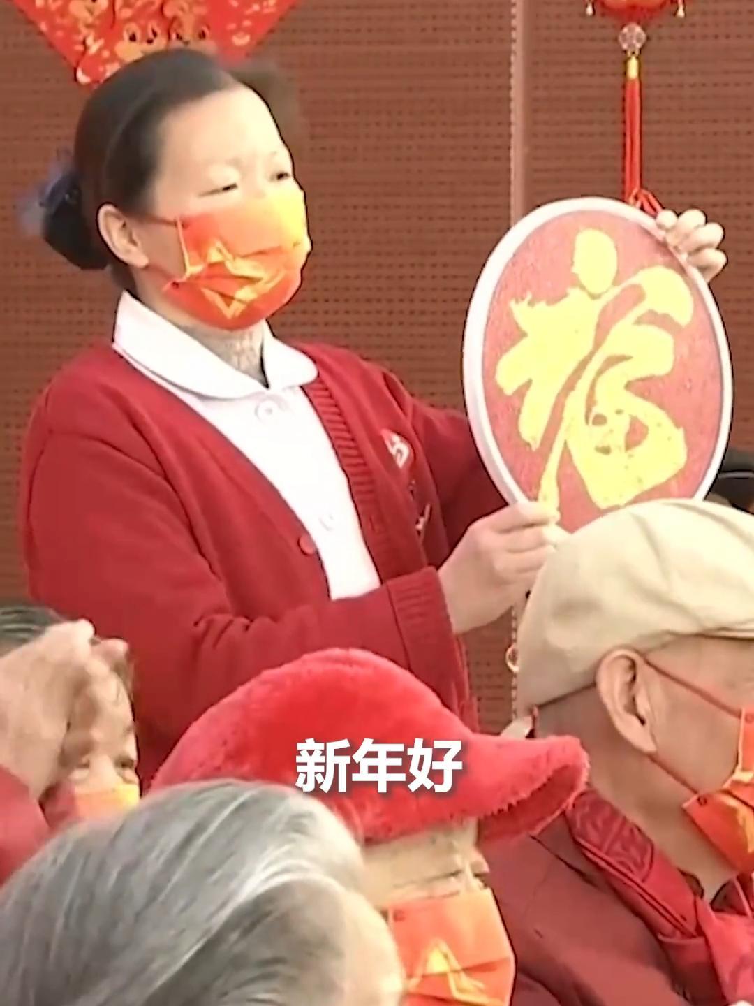 习近平视频连线社会福利院:一定要让老人们有个幸福的晚年。