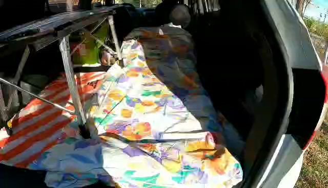 自驾游如何把SUV秒变床车,不买房车一样可以在车里睡觉,超实用