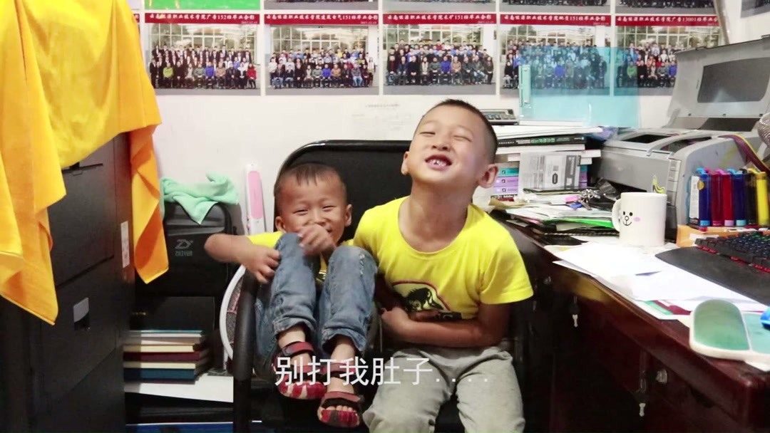 小元元胖揍哥哥,搞笑自我介绍,背诵《咏鹅》