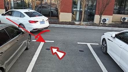 现实版倒车入库,新手朋友掌握技巧,也能够百倒百进