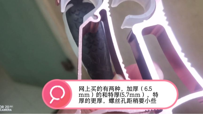 更换窗帘挂架膨胀管里面墙空了孔过大,木桩解决,吸尘器怒吸蛛网