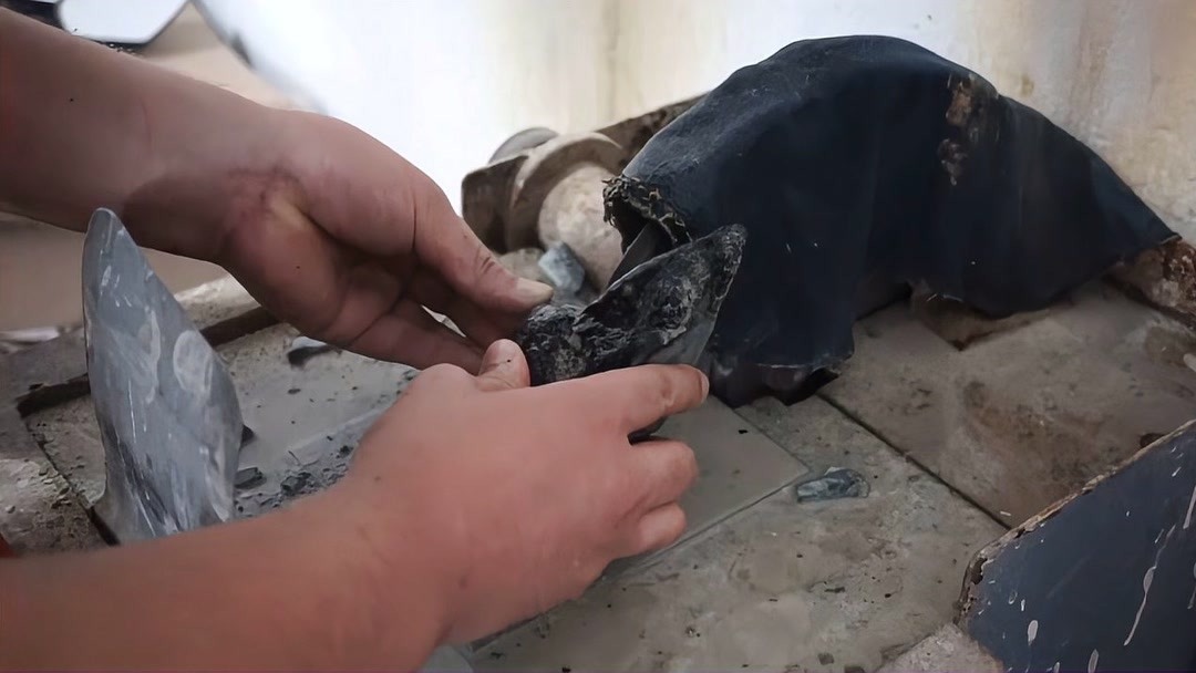 翡翠原石要怎么切割?翡翠切割全过程