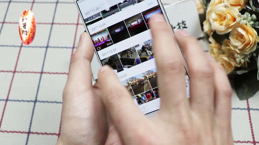 现在才知道微信不仅可以发送九张图片,以前的微信真白玩了