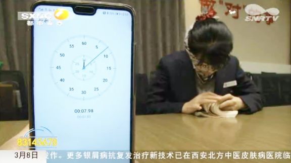 西安女子蒙眼30秒点钞191张打破吉尼斯纪录,又快又准唯有苦练