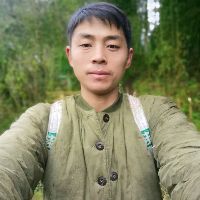 在大上海打拼的小周 