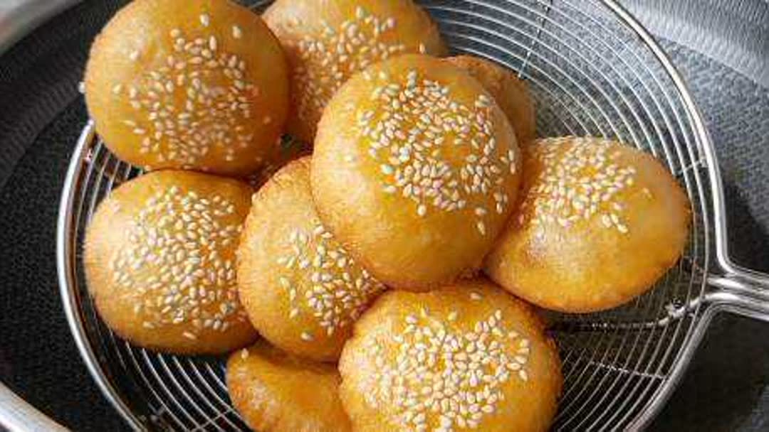 制作红薯饼用面粉还是糯米粉?这样做软糯香甜,做法简单又美味