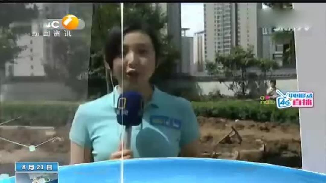 西安一路面突塌陷渣土车被吞司机被甩出驾驶室