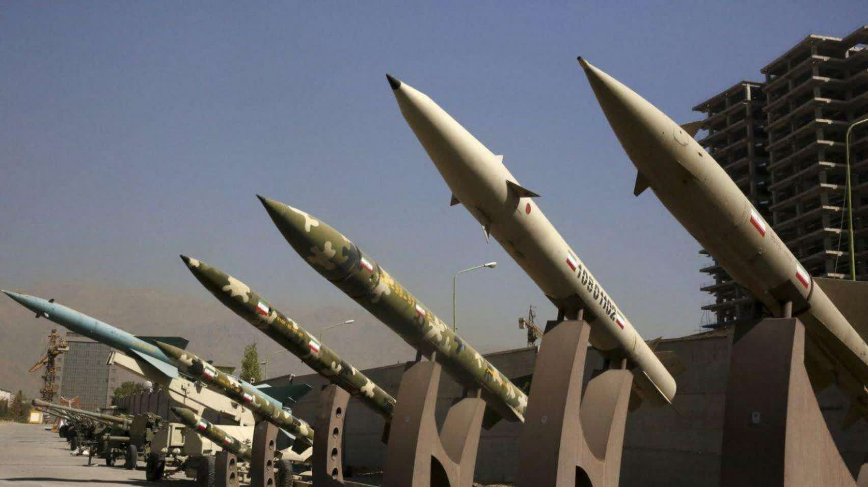 伊朗大批导弹竖起,美航母突然调转方向,表示愿意与伊谈判