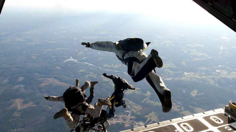 耐人寻味:伊朗对外公告中不经意透露一组数字,吓退百万美军