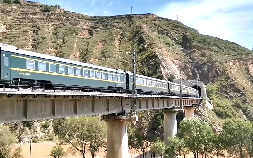 陇海铁路,Z41,上海—乌鲁木齐;火车进隧道鸣笛声好听