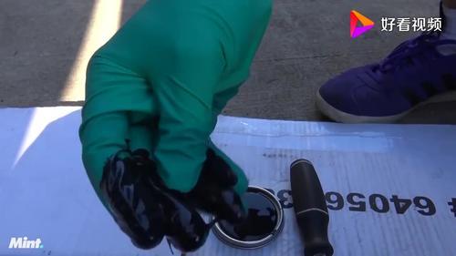 小伙测试汽车把油漆加入油箱里会怎样