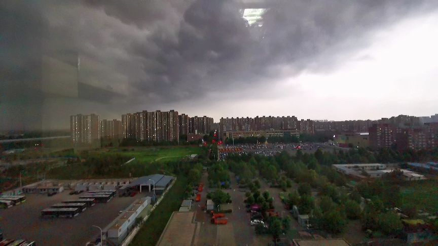 北京暴雨来临的前奏!这场面太震撼了