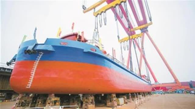 世界第一艘电动大货船,可载重2000吨,启动不烧一滴油