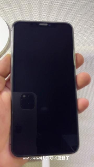 ios15,beta6更新了,浏览器的地址栏可以调到上方了 ios技能,苹果手机,...