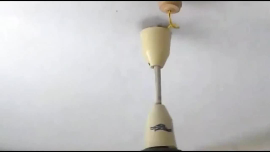 熊孩子把家里的吊扇拆了一个扇叶,启动的瞬间,差点失控