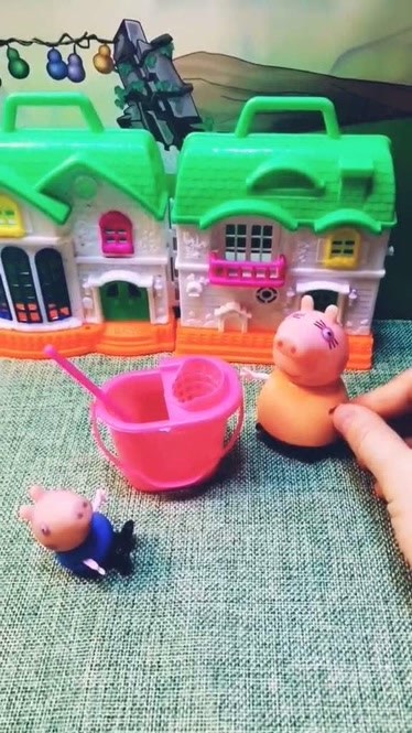 小猪佩奇一家帮妈妈分担家务