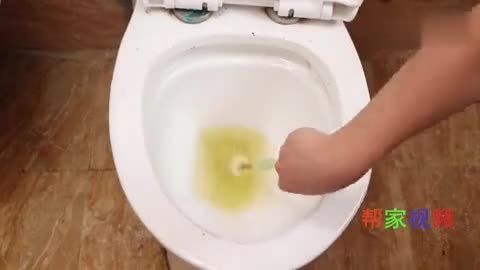 马桶堵塞,别再花钱请人疏通了,教你一个技巧,快速疏通永不堵塞