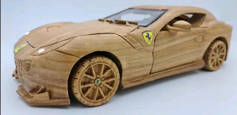 手艺人木板手工雕刻制作法拉利F12跑车!