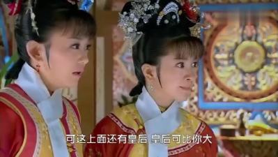 新还珠格格:皇后强迫香妃换衣服,让容嬷嬷动手,把香妃逼跳楼!