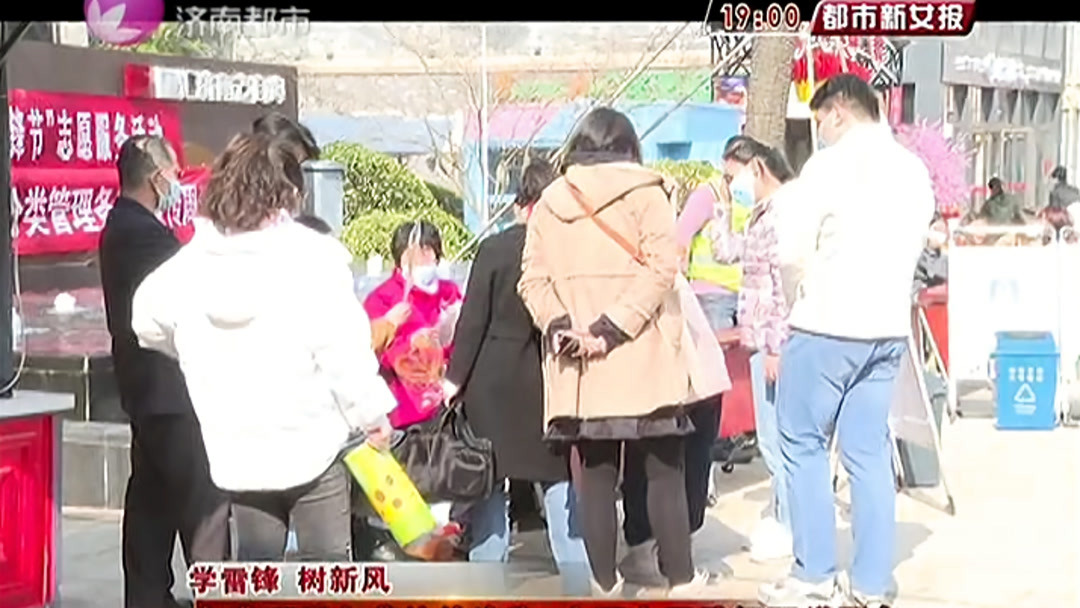 免费理发免费法律咨询 志愿者团队组团送服务