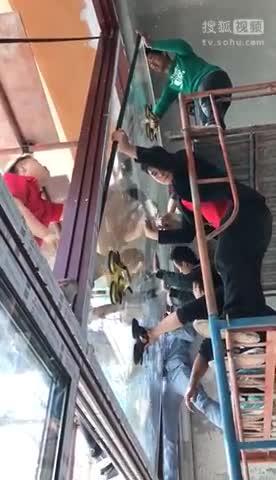 铝合金门窗安装玻璃中