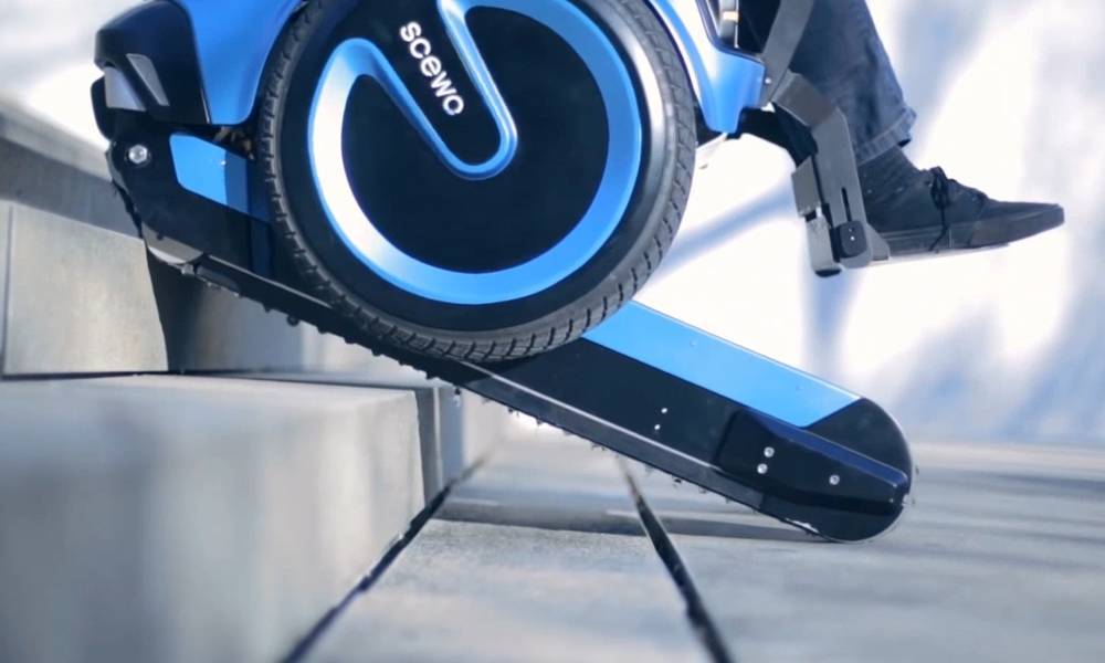 国外发明的电动轮椅,上下楼梯像坐电梯一样简单,太实用了