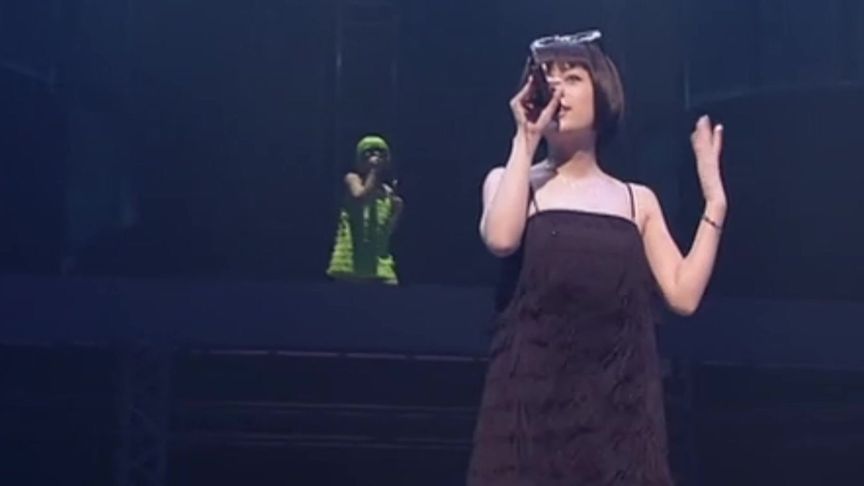 还记得2000年亚洲一姐滨崎步现场演唱《Trust》的火热场景吗?