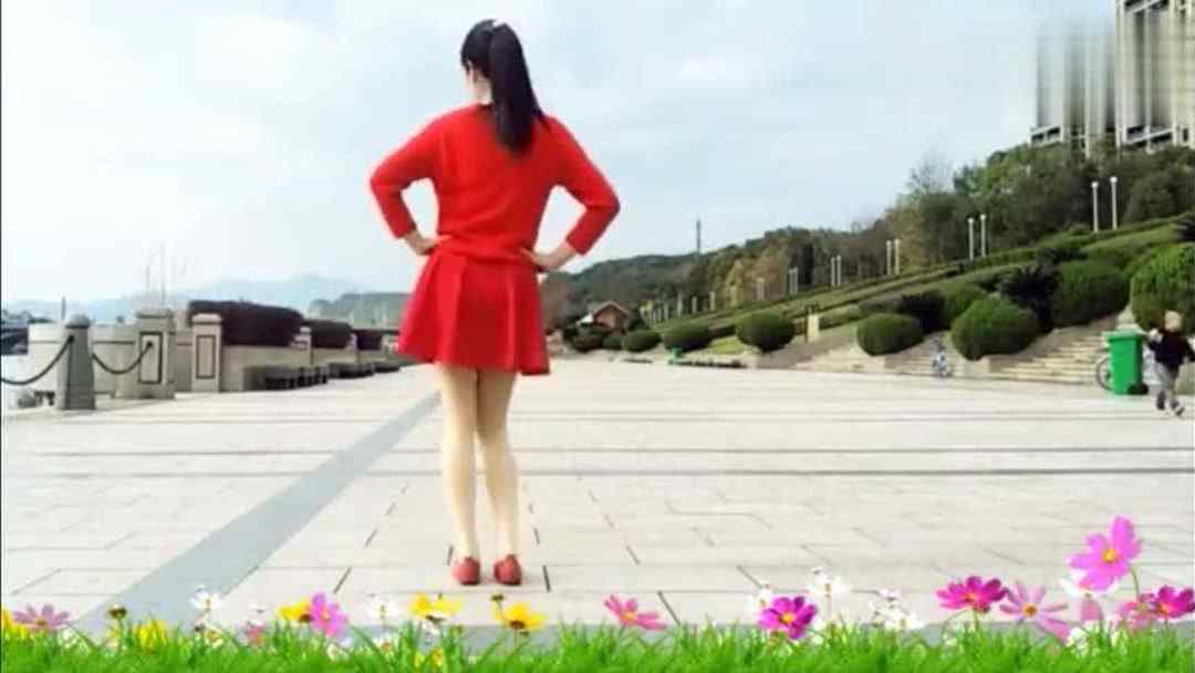 广场舞《女人就要美美美》歌词唱的真好歌美舞也美