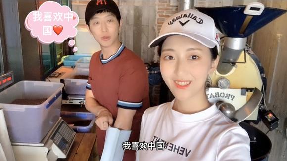 实拍帅气欧巴烘焙咖啡豆,看完就知道你天天喝的咖啡豆怎么来的