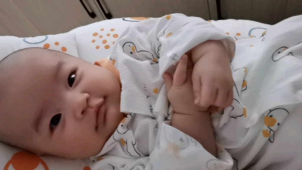 萌宝给你说婴语“啊～咕～”