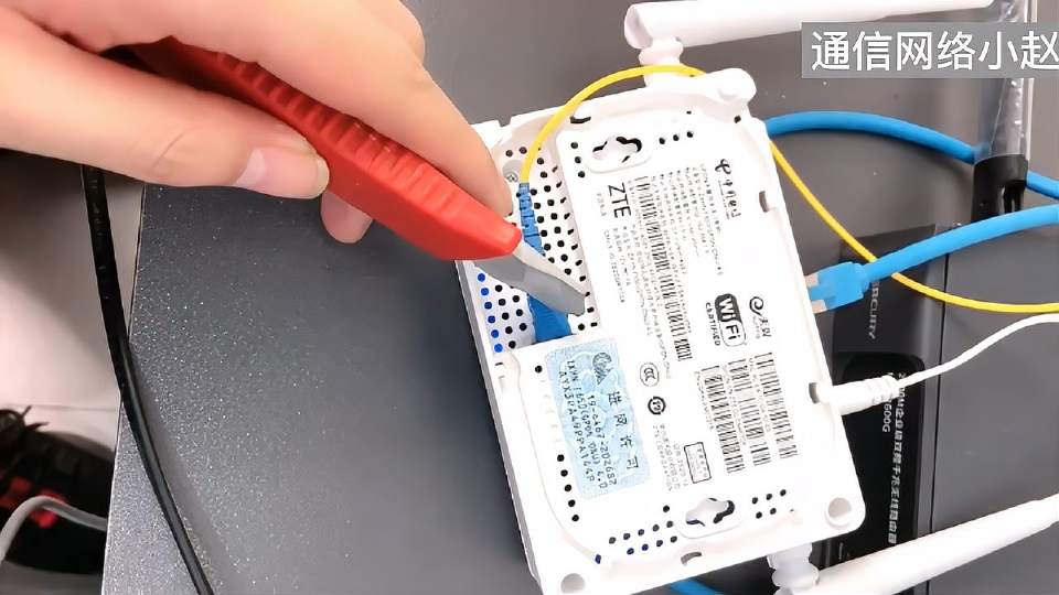 家里宽带故障,排查光猫能否收到光信号,教你看懂光猫指示灯