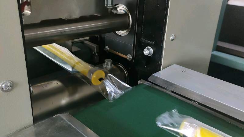 家里不锈钢燃气管的生产过程跟你想象中一样吗？走，带你看车间