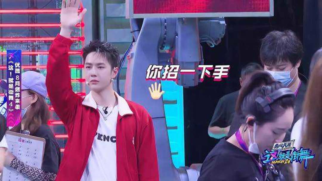王一博,街舞4终于要来啦!王队长兴奋地与每一位舞者打招呼