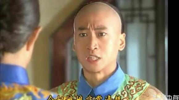 还珠格格尔康面对乾隆的审问,满嘴瞎话,真是绝了,周杰演技棒