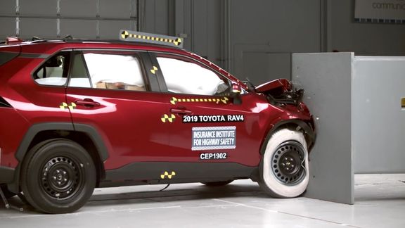 全新丰田RAV4碰撞测试
